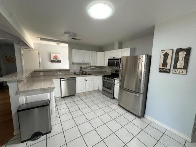 3 Br, 2 bath, Single Family 5915 Cherry Loop