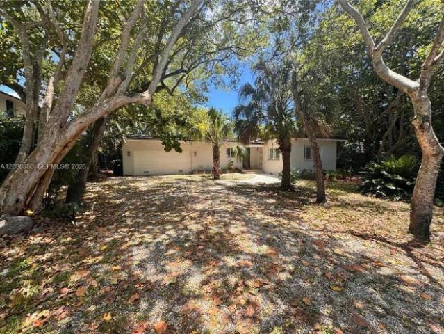 3 Br, 2 bath, Single Family 5930 SW 80th St