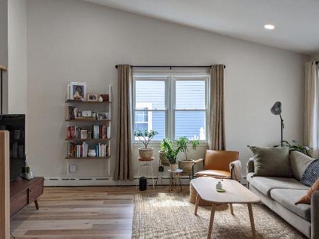3 Br, 2 bath, Single Family 59 Orange St