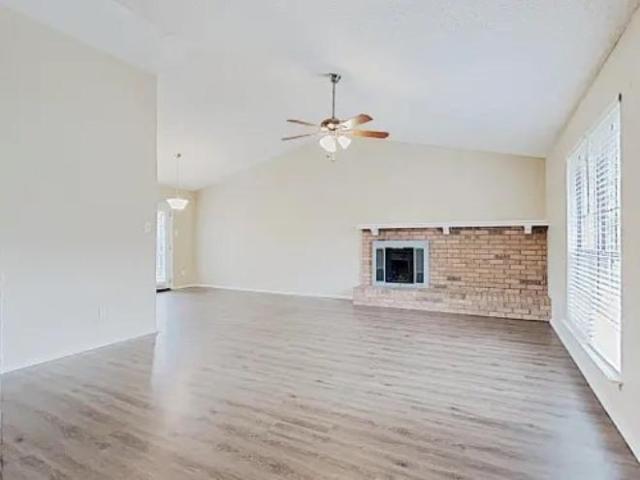 3 Br, 2 bath, Single Family 503 Thorn Wood Dr