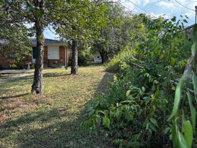 3 Br, 2 bath, Single Family 5000 Montrose Dr