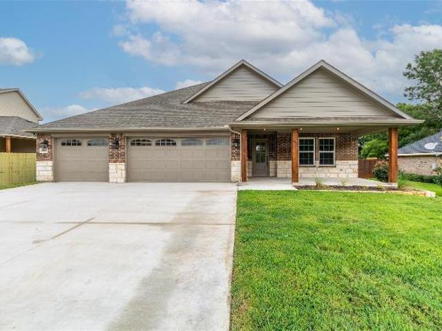 3 Br, 2 bath, Single Family 5007 Peacock Lane