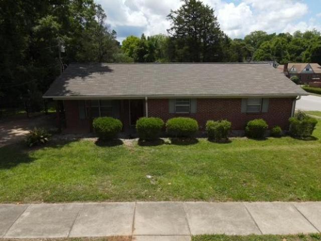 3 Br, 2 bath, Single Family 500 E 7th St