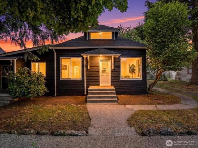 3 Br, 2 bath, Single Family 505 Burnett Ave S