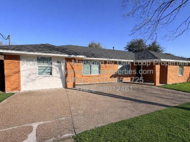 3 Br, 2 bath, Single Family 5105 Oak Ave