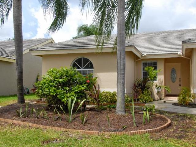 3 Br, 2 bath, Single Family 5137 Rosen Blvd