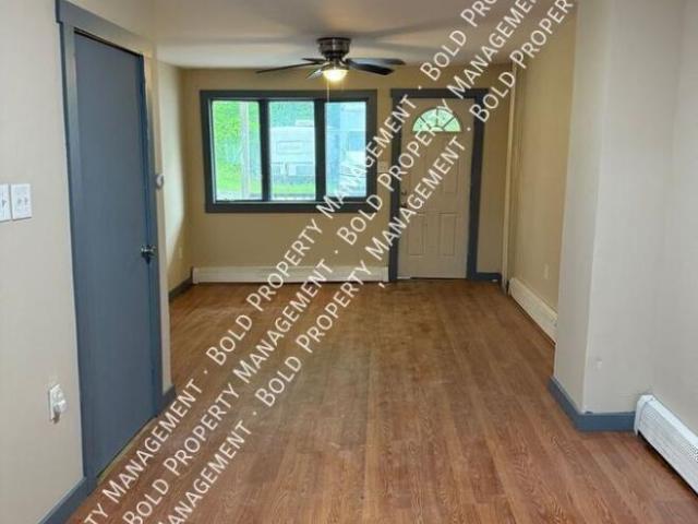 3 Br, 2 bath, Single Family 514 E Norwegian St