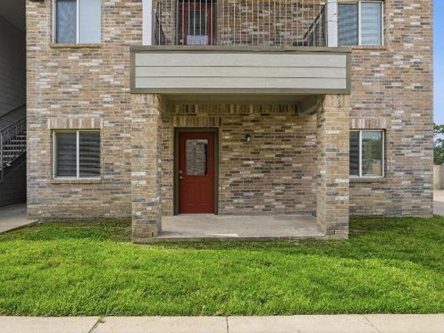 3 Br, 2 bath, Single Family 514 East Hazelwood Street
