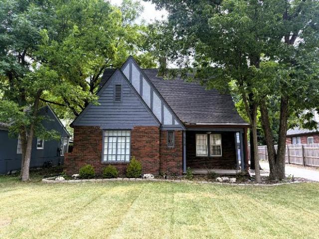 3 Br, 2 bath, Single Family 514 S Crestway