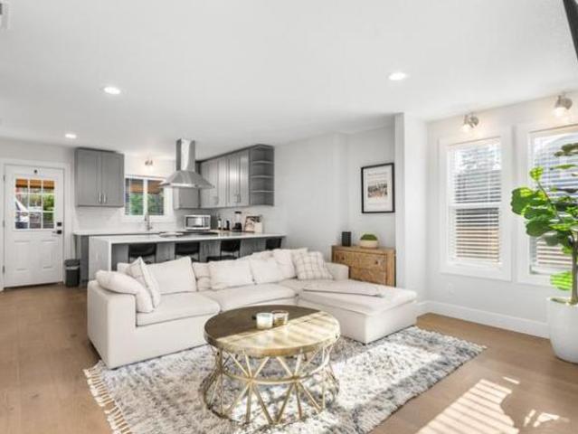 3 Br, 2 bath, Single Family 514 SE 42nd Ave
