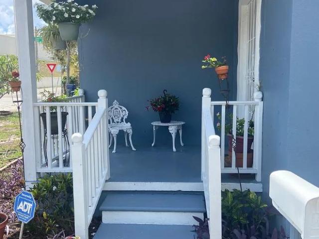 3 Br, 2 bath, Single Family 515 E Adalee St