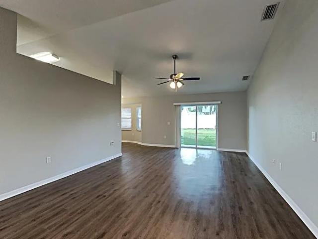 3 Br, 2 bath, Single Family 515 Seven Oaks St