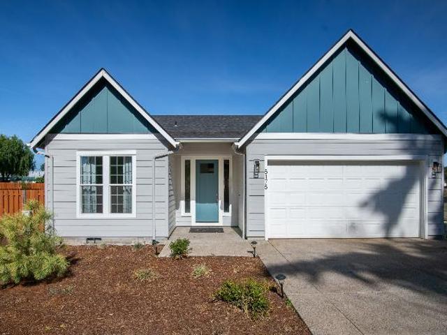 3 Br, 2 bath, Single Family 5175 Parkway Drive Northeast