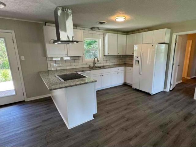 3 Br, 2 bath, Single Family 520 North Pine