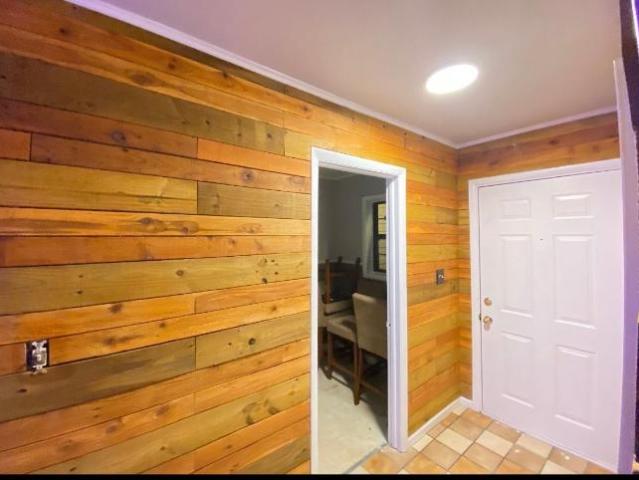 3 Br, 2 bath, Single Family 520 S Normal Ave