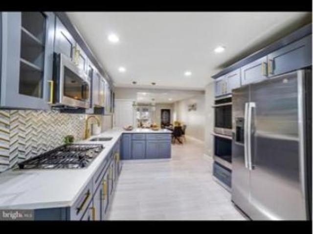 3 Br, 2 bath, Single Family 5220 Irving St
