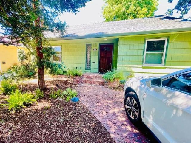 3 Br, 2 bath, Single Family 5221 9th Ave
