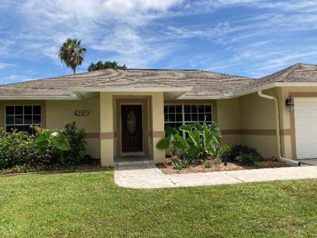 3 Br, 2 bath, Single Family 5232 Raintree Lane