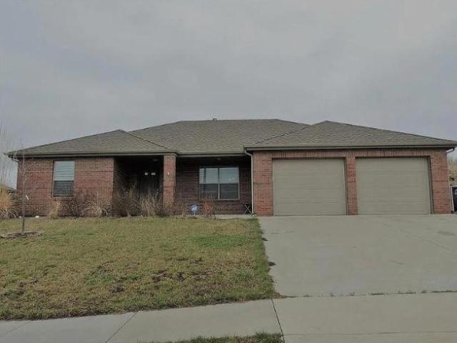 3 Br, 2 bath, Single Family 5233 Stonecrest Dr