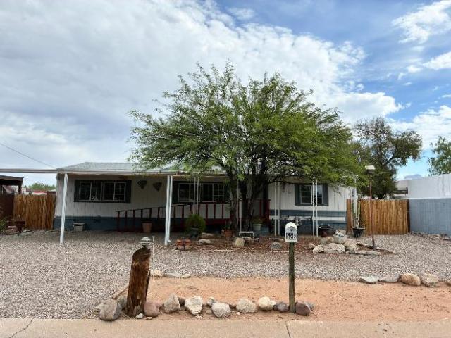 3 Br, 2 bath, Single Family 526 W Pelaar Dr