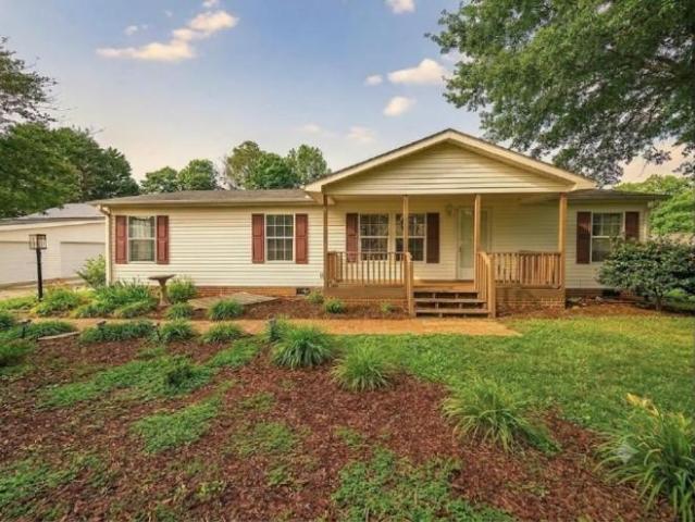 3 Br, 2 bath, Single Family 530 Avent Ferry Rd