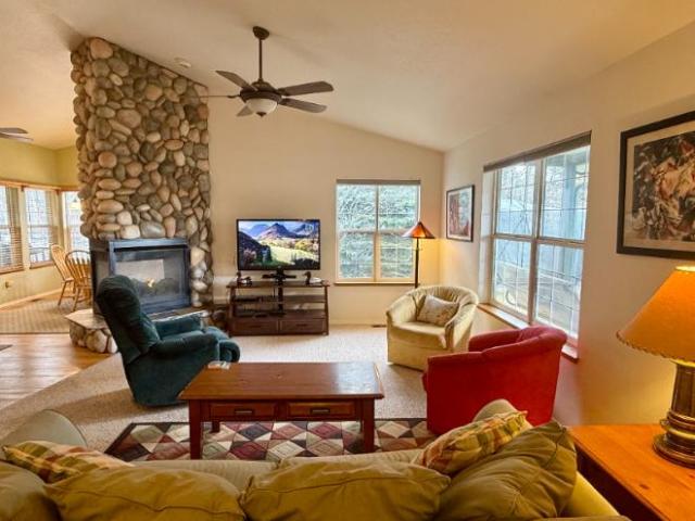 3 Br, 2 bath, Single Family 530 Glenwood Road