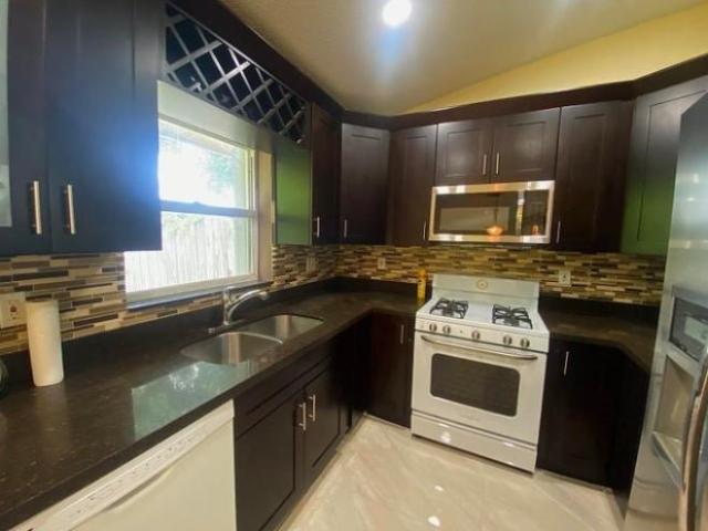 3 Br, 2 bath, Single Family 5314 Blueberry Hill Avenue