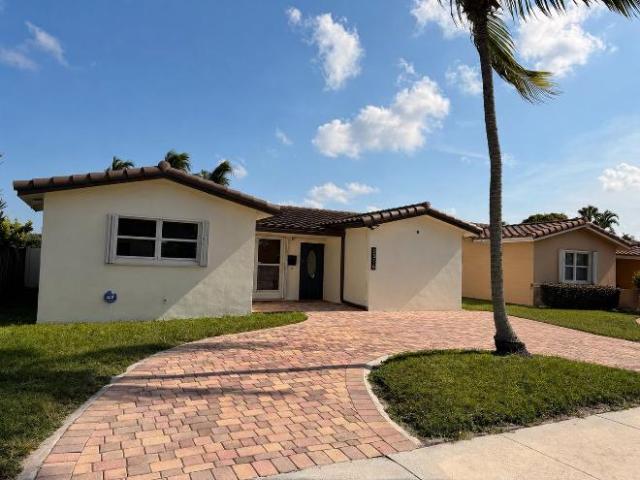 3 Br, 2 bath, Single Family 5316 Taft St
