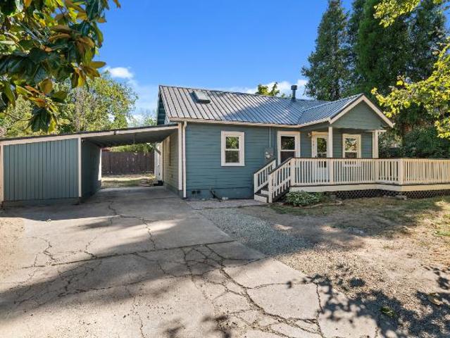 3 Br, 2 bath, Single Family 531 Clay St