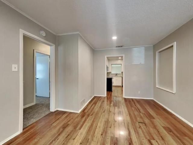 3 Br, 2 bath, Single Family 5330 Golfside Dr