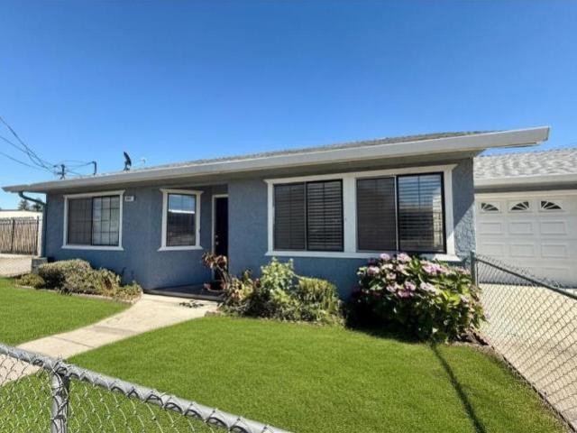 3 Br, 2 bath, Single Family 537 Center St