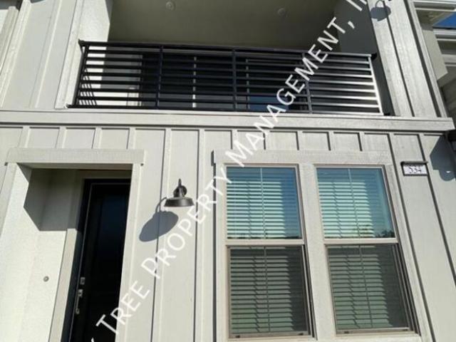3 Br, 2 bath, Single Family 534 W Mahogany Lane