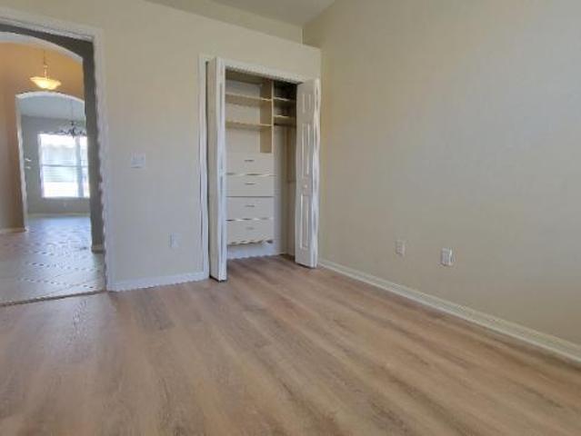 3 Br, 2 bath, Single Family 5392 New Covington Dr