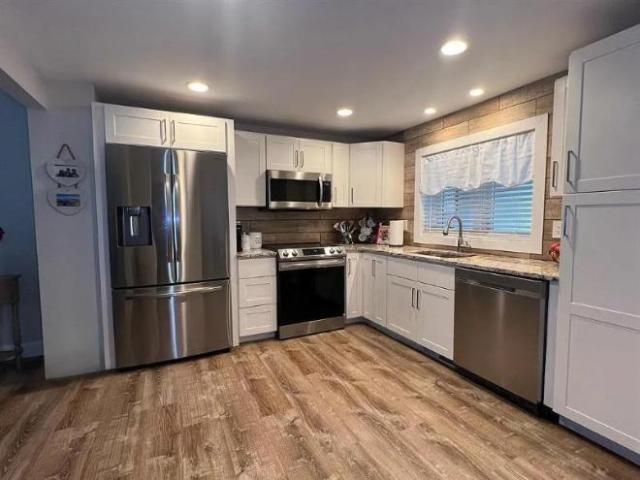 3 Br, 2 bath, Single Family 5 Tsienneto Rd
