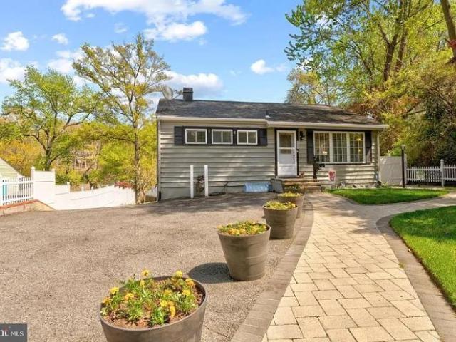 3 Br, 2 bath, Single Family 6409 The Pkwy