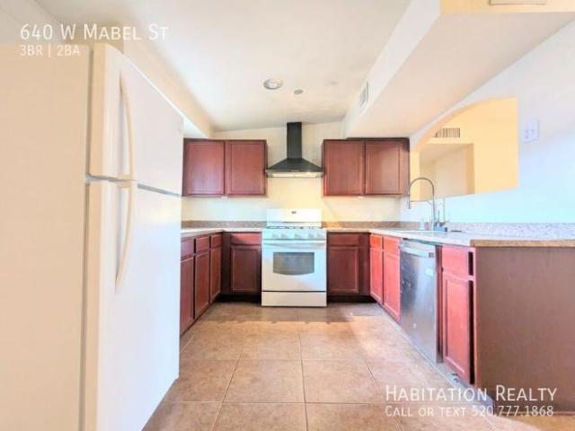 3 Br, 2 bath, Single Family 640 W Mabel St