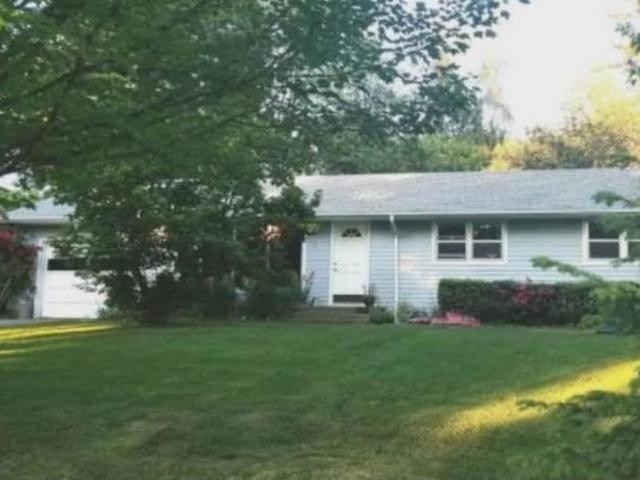 3 Br, 2 bath, Single Family 640 SE Williams Rd