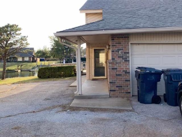 3 Br, 2 bath, Single Family 6448 W Hefner Rd