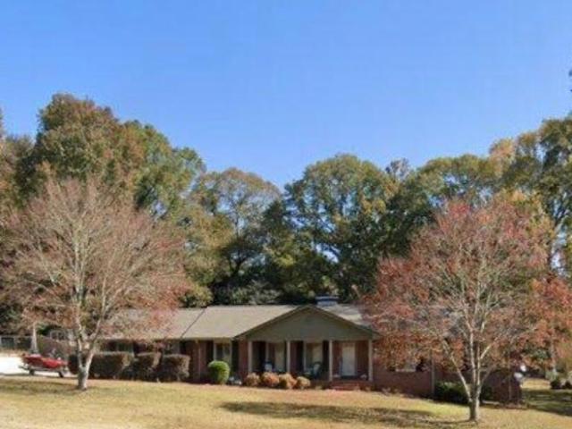 3 Br, 2 bath, Single Family 650 Azalea Dr