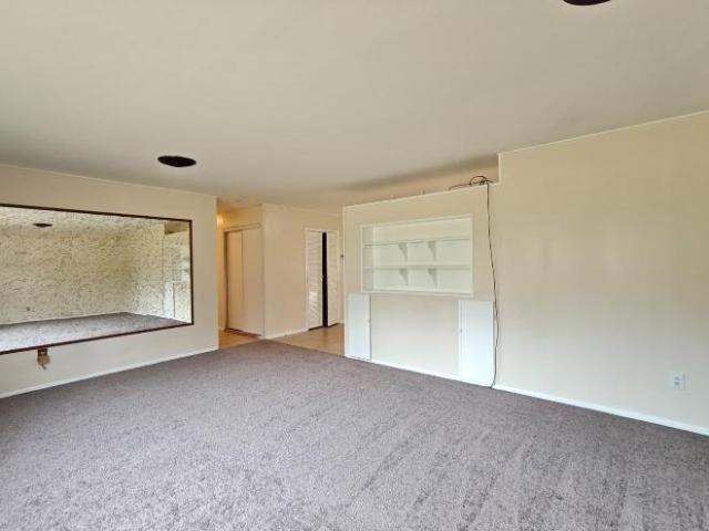 3 Br, 2 bath, Single Family 65 Sandstone Ln