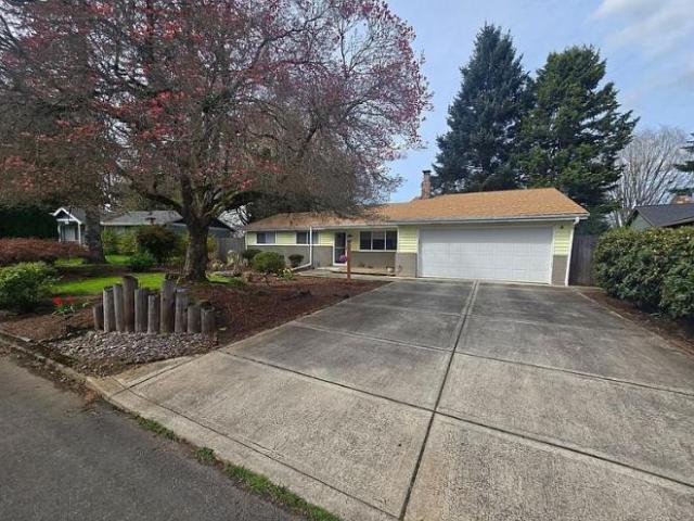 3 Br, 2 bath, Single Family 6620 NE 75th St