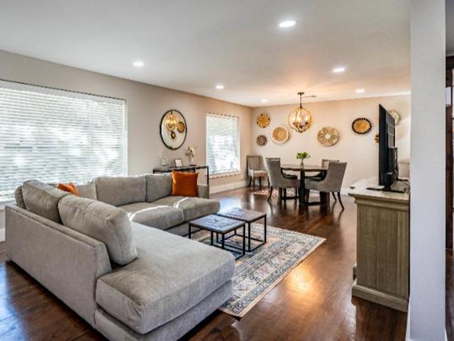 3 Br, 2 bath, Single Family 6621 Walnut Hill Lane