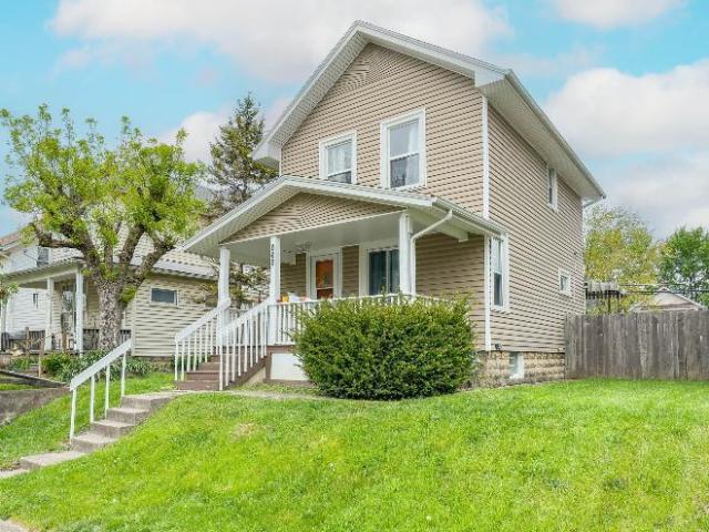 3 Br, 2 bath, Single Family 662 Southwood Ave