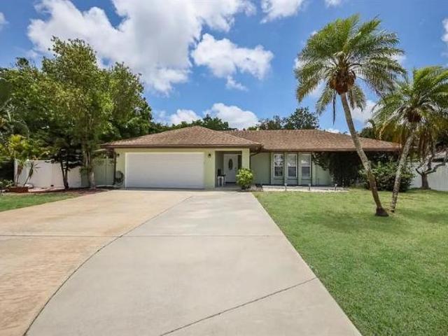 3 Br, 2 bath, Single Family 6702 17th Ave W