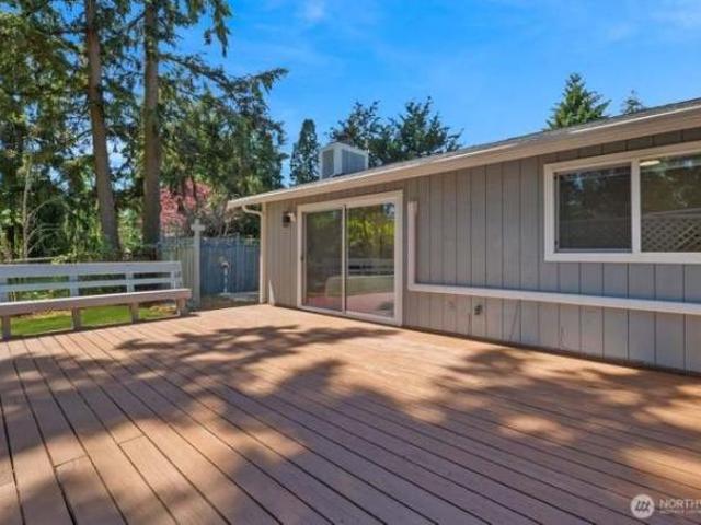 3 Br, 2 bath, Single Family 6708 161st Street Ct E