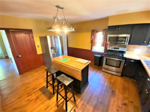 3 Br, 2 bath, Single Family 672 Bloom