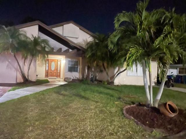 3 Br, 2 bath, Single Family 6760 Sw156 Ct