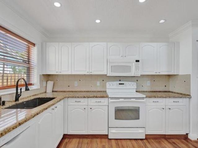 3 Br, 2 bath, Single Family 6817 Barnwell Drive
