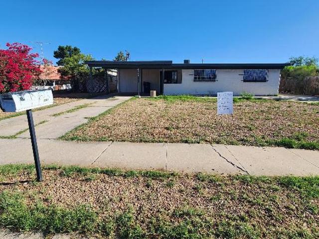 3 Br, 2 bath, Single Family 6841 E Stella Rd