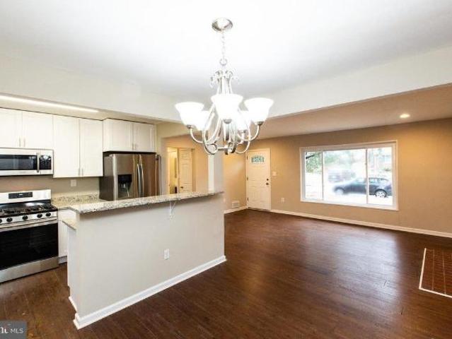 3 Br, 2 bath, Single Family 6904 Lansdale Street